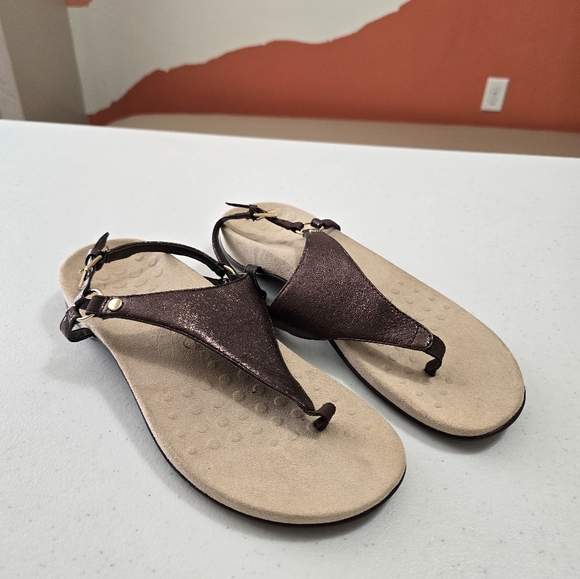 Vionic | Shoes | Vionic Kirra Metallic Bronze Leather Toe Slingback ...